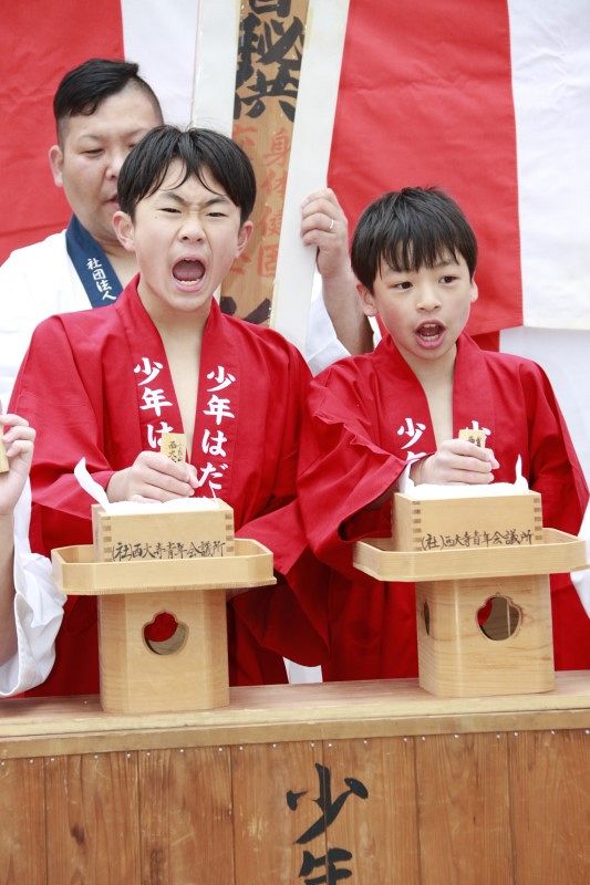 西大寺で「少年はだか祭り」 [377482965]