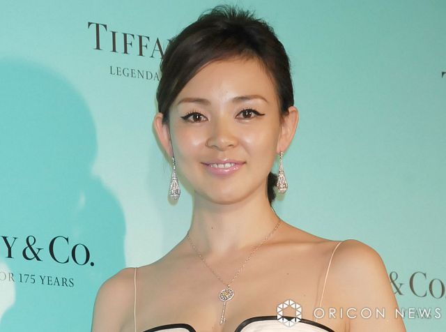 49歳・SHIHO、ビキニ姿で海遊び楽しむバカンスショットに反響「ナイスバディ」「めっちゃキレイ」 ギリシャ旅行で夏を満喫：山陽新聞デジタル｜さんデジ