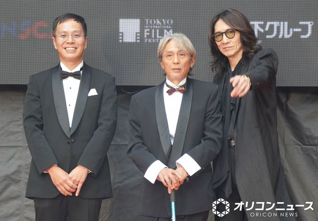 吉井和哉＆ERO、「東京国際映画祭」のレッドカーペットに登場――病からの“復活”を追ったドキュメンタリー『みらいのうた』：山陽新聞デジタル｜さんデジ