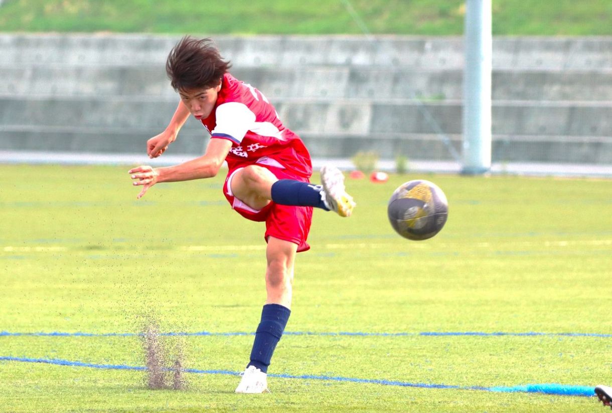 ファジU18に「飛び級」のMF万代 「自分を信じプレー」 存在感増す中学生：FAGIGATE｜ファジゲート