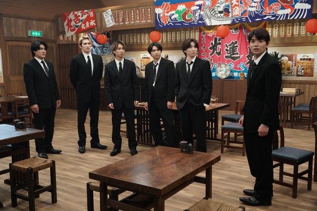 SixTONES、“10年ぶり”6人全員そろい芝居 「桃太郎」続編も…ゲストの戸次重幸に松村北斗が食い込み：山陽新聞デジタル｜さんデジ