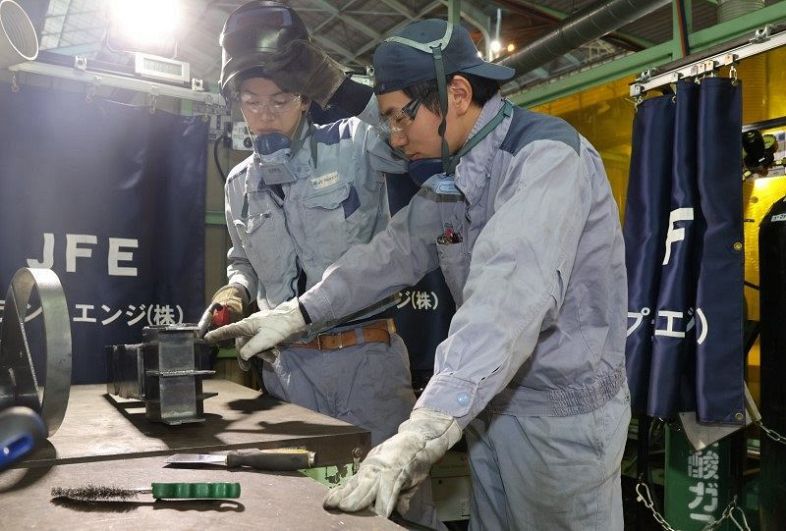 小林さん、岩端さん 技能五輪出場 JFEプラントエンジ倉敷事業所：山陽新聞デジタル｜さんデジ