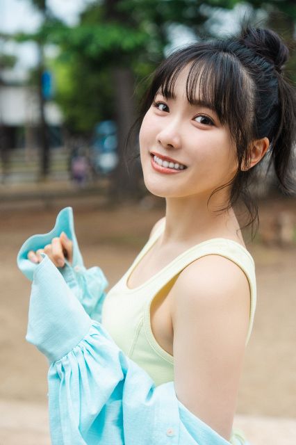 声優・坂倉花、制服や浴衣など初の写真集カット解禁「高校生時代、制限の多い世の中で」：山陽新聞デジタル｜さんデジ